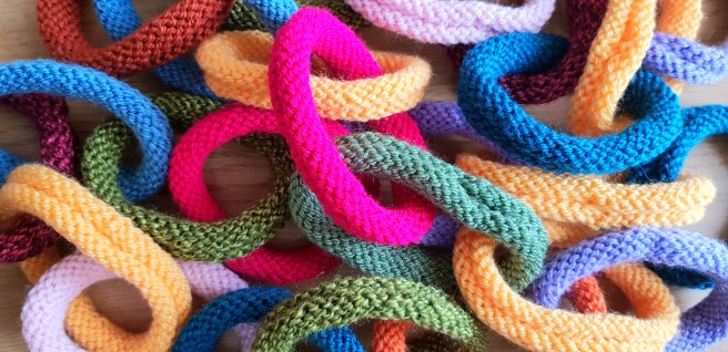 Knitting ‘Paper Chains’ – HndNit